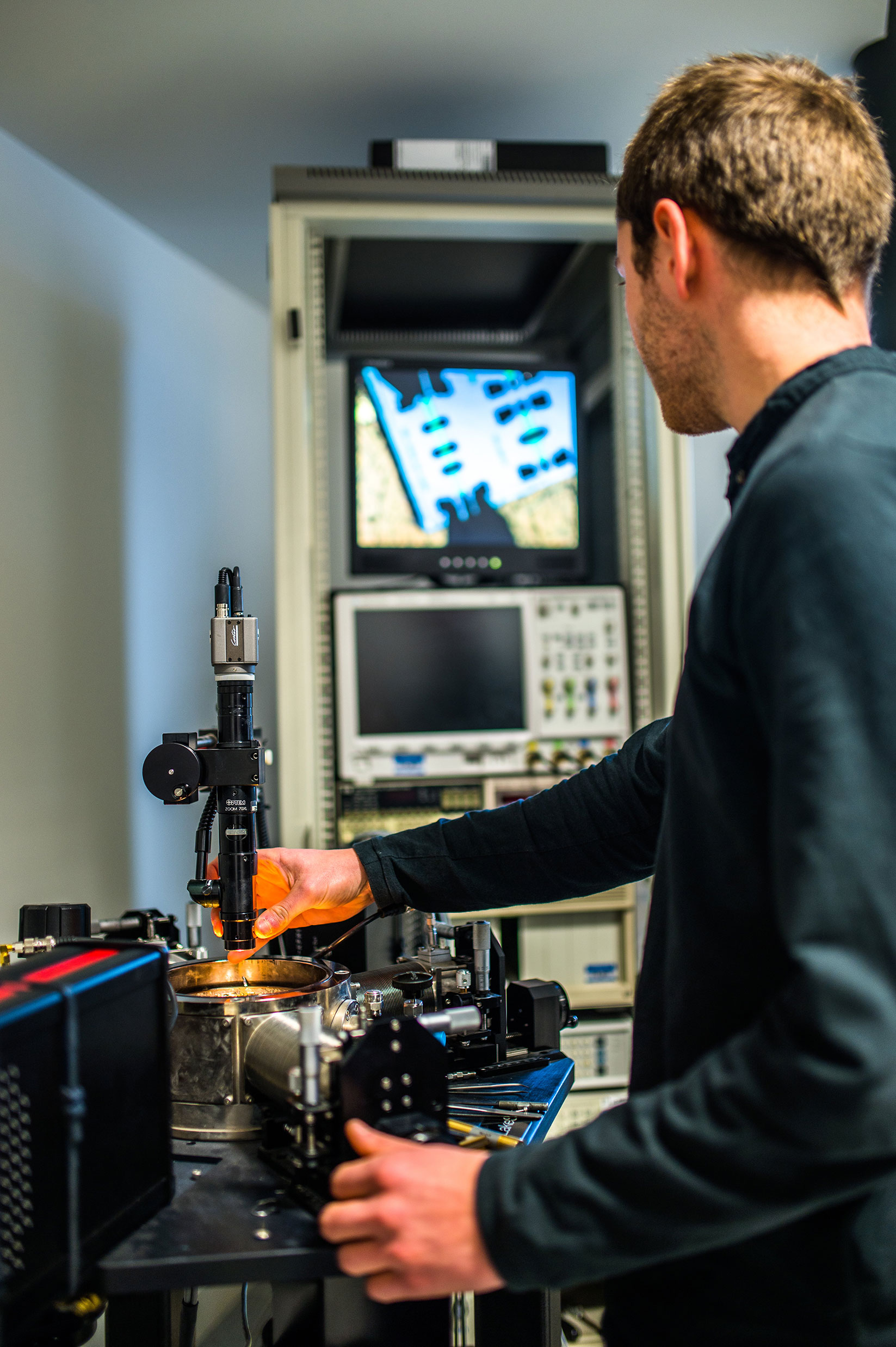 Advanced technologies of electronic and optoelectronic components - IMS ...